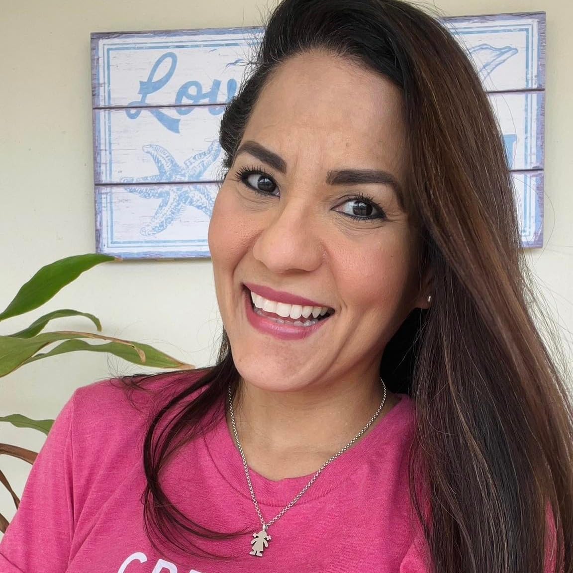 Arlene Flores's Amazon Page