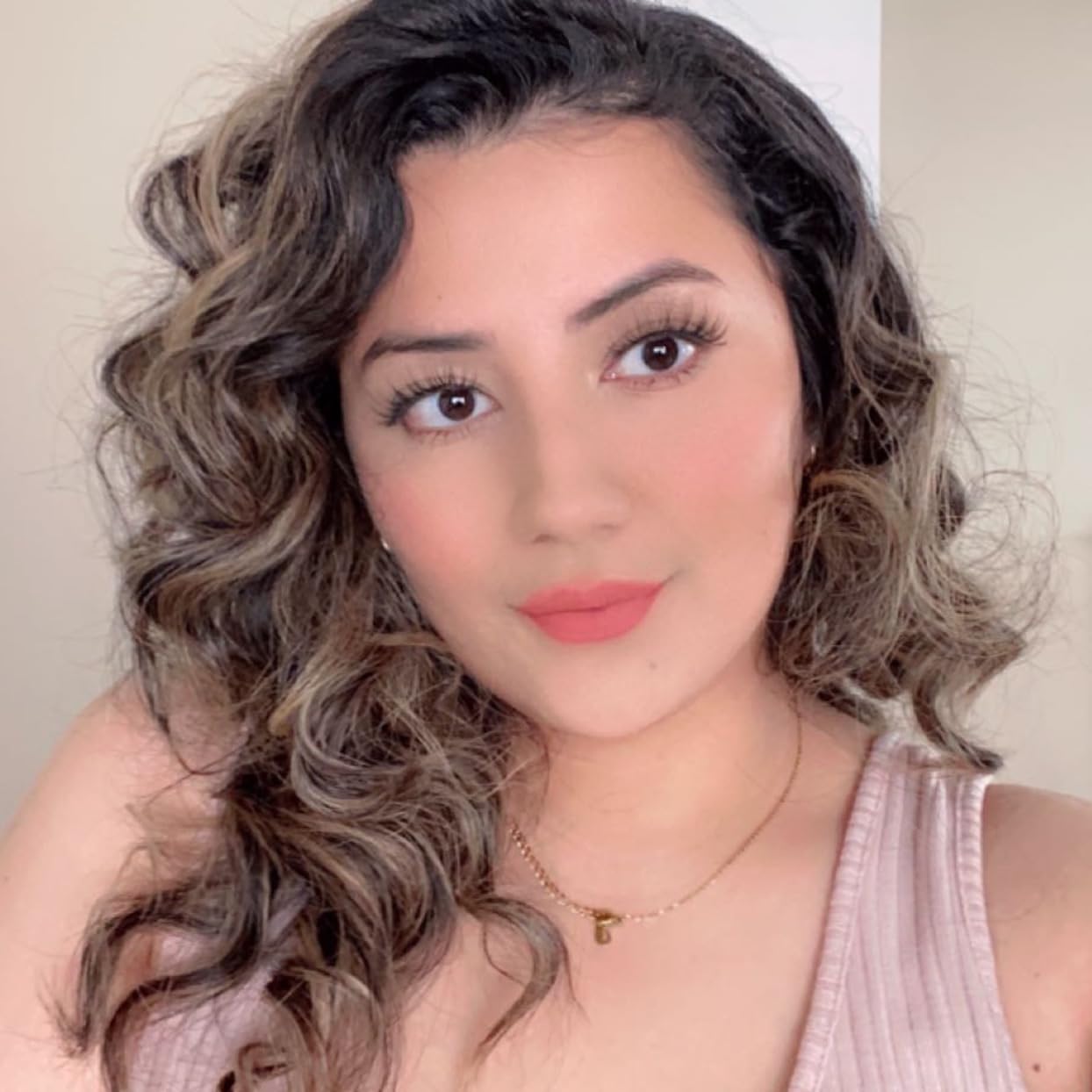 Leslie Robles's Amazon Page