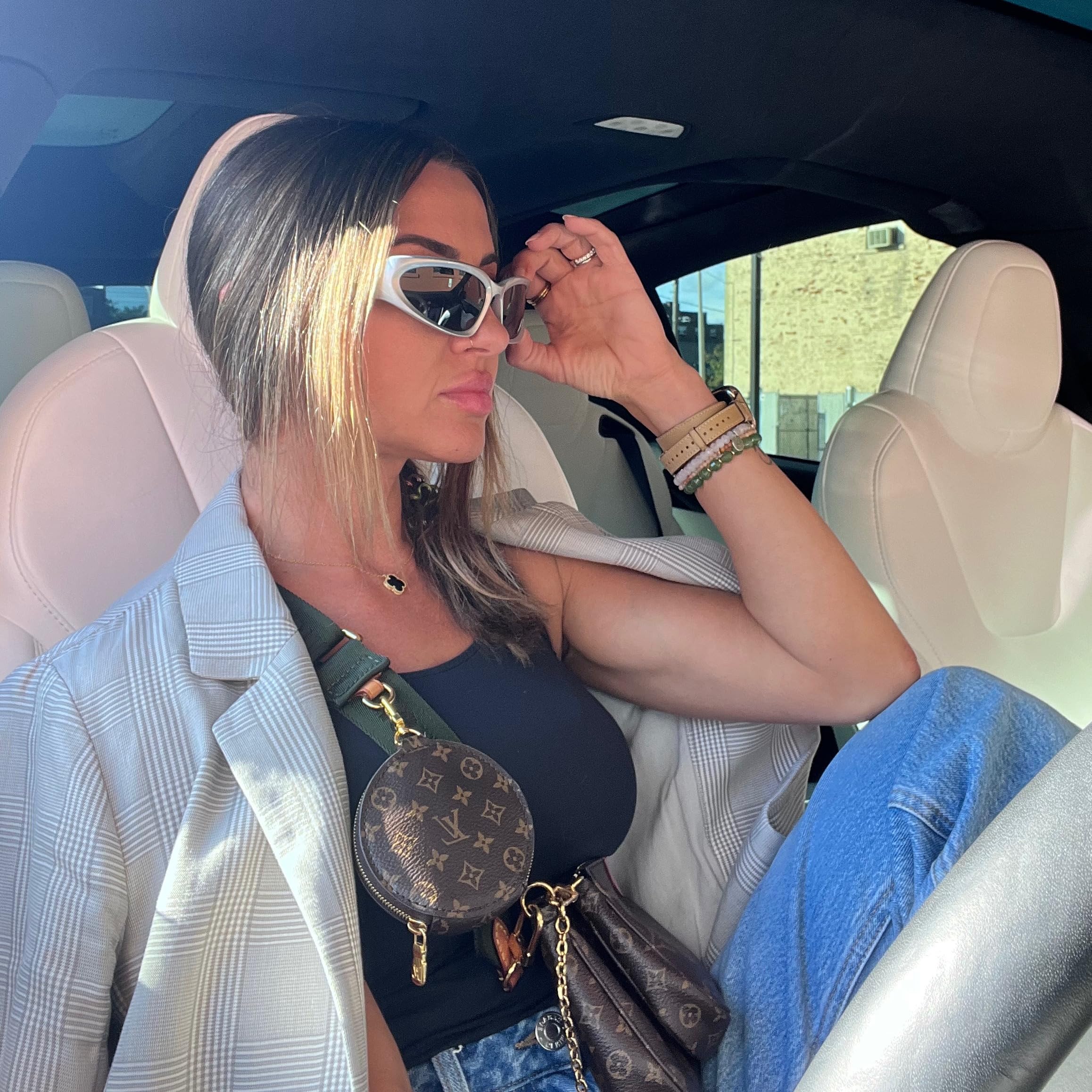 𝓞𝓵𝓮𝓷𝓪 𝓢𝓽𝓸𝓾𝓽's Amazon Page