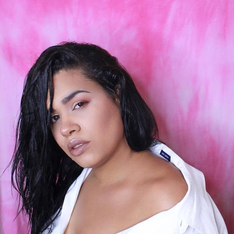 Thaly Sucart's Amazon Page