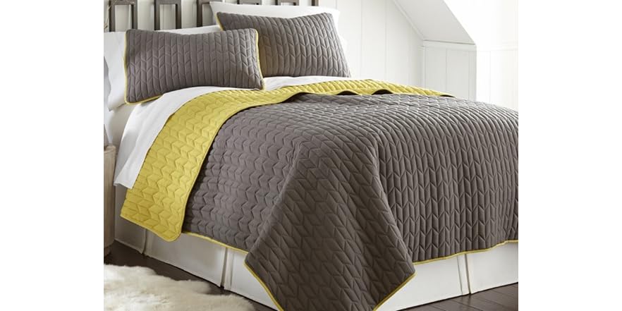 3-Piece Chevron Reversible Coverlet Set
