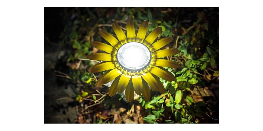 Desert Steel LED Daisy Solar Garden Light