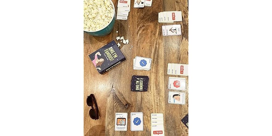 DSS Games OMG I'm Famous [A Party Game]