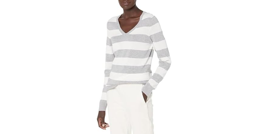 Amazon Essentials Classic V-Neck Sweater