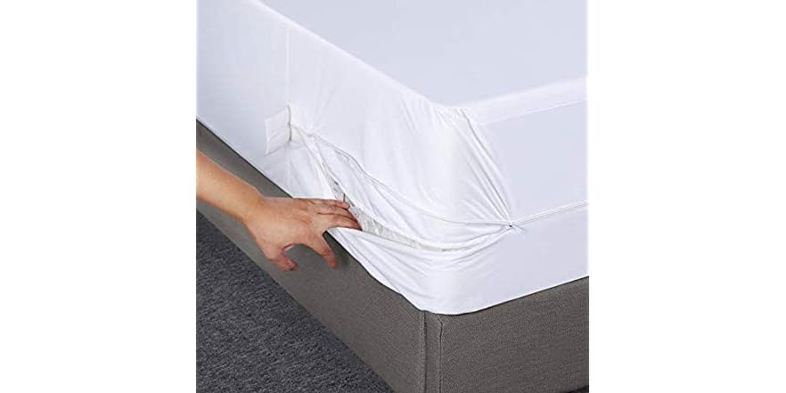 Utopia Bedding Zip Mattress Protector