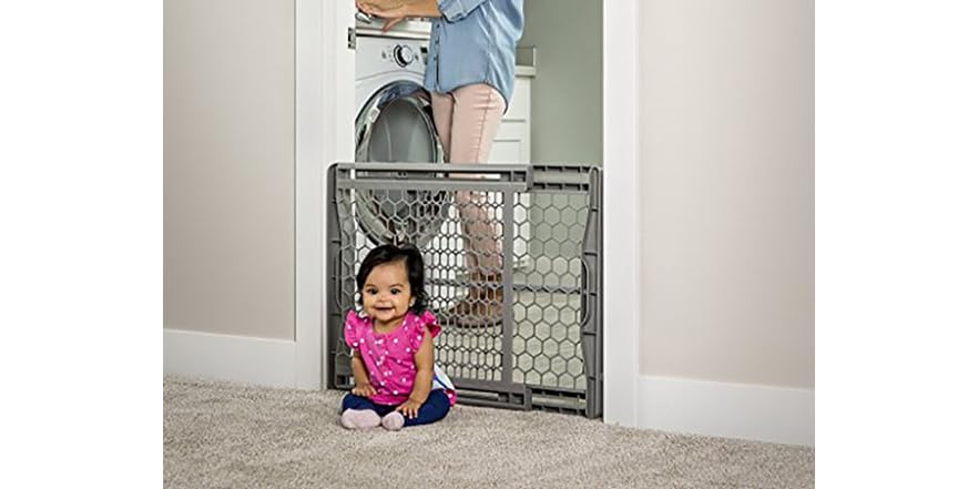 Regalo Plastic Expandable Gate