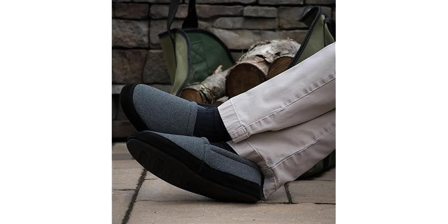 Acorn mens Slippers Moccasin, 7.5-8.5 US