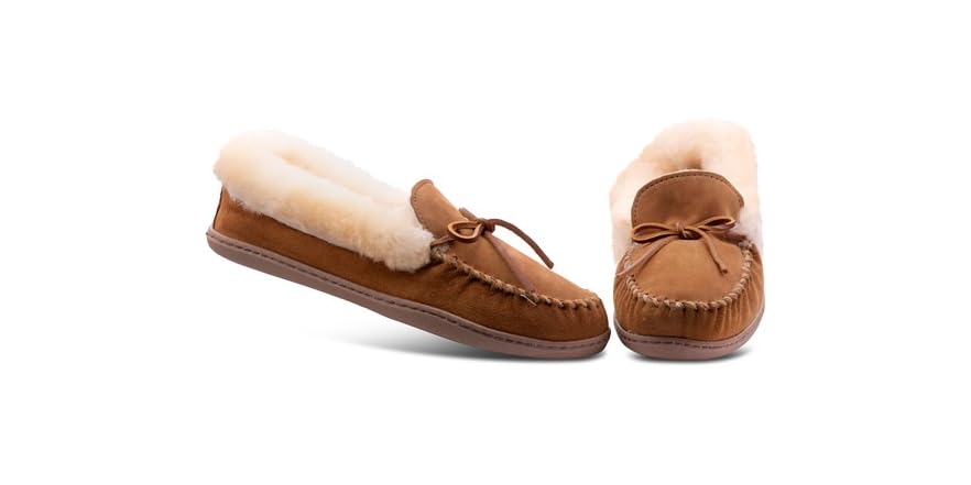 Minnetonka Womens Alpine Sheepskin Moccasin (Open Box)