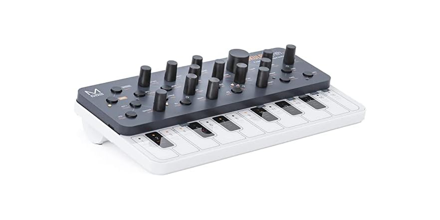 Portable 4 Voice Analog Synthesizer