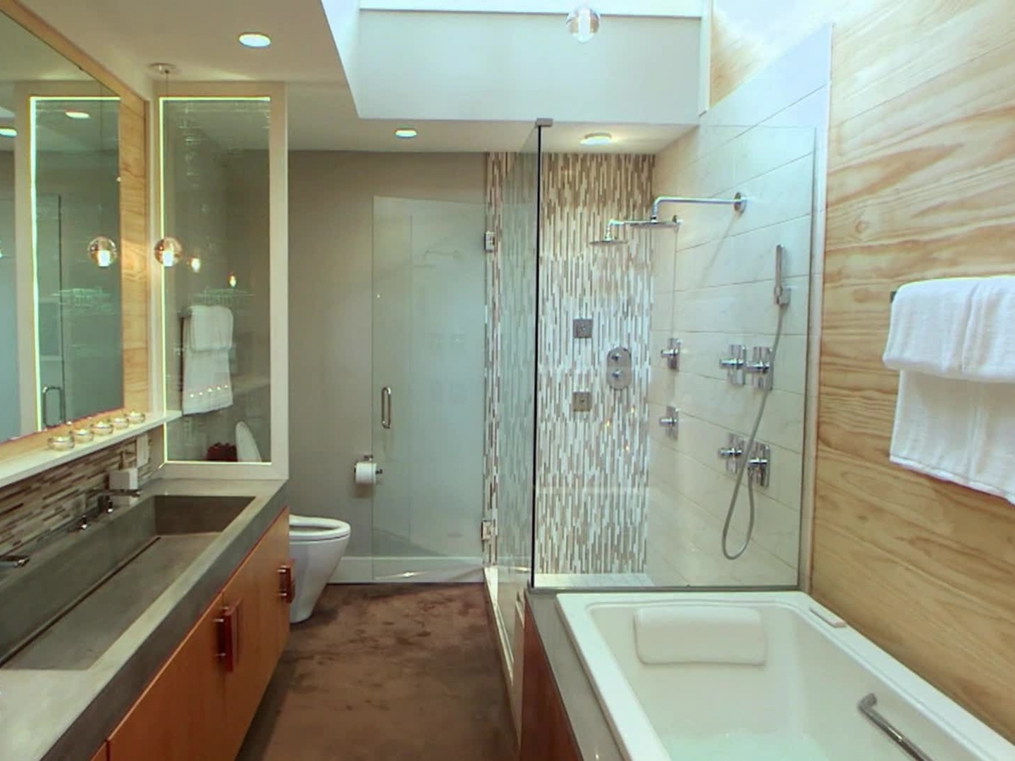 Prime Video: Bath Crashers - Season 10