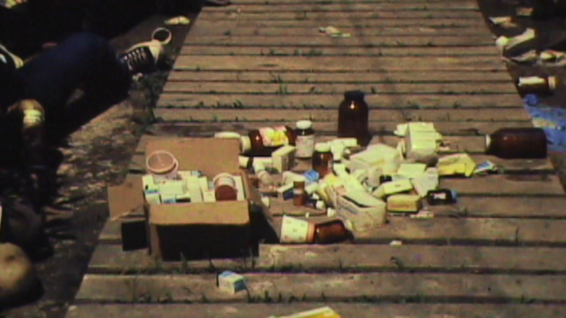 Amazon.co.jp: ジョーンズタウン集団自殺 -偽りの死の楽園-を観る | Prime Video