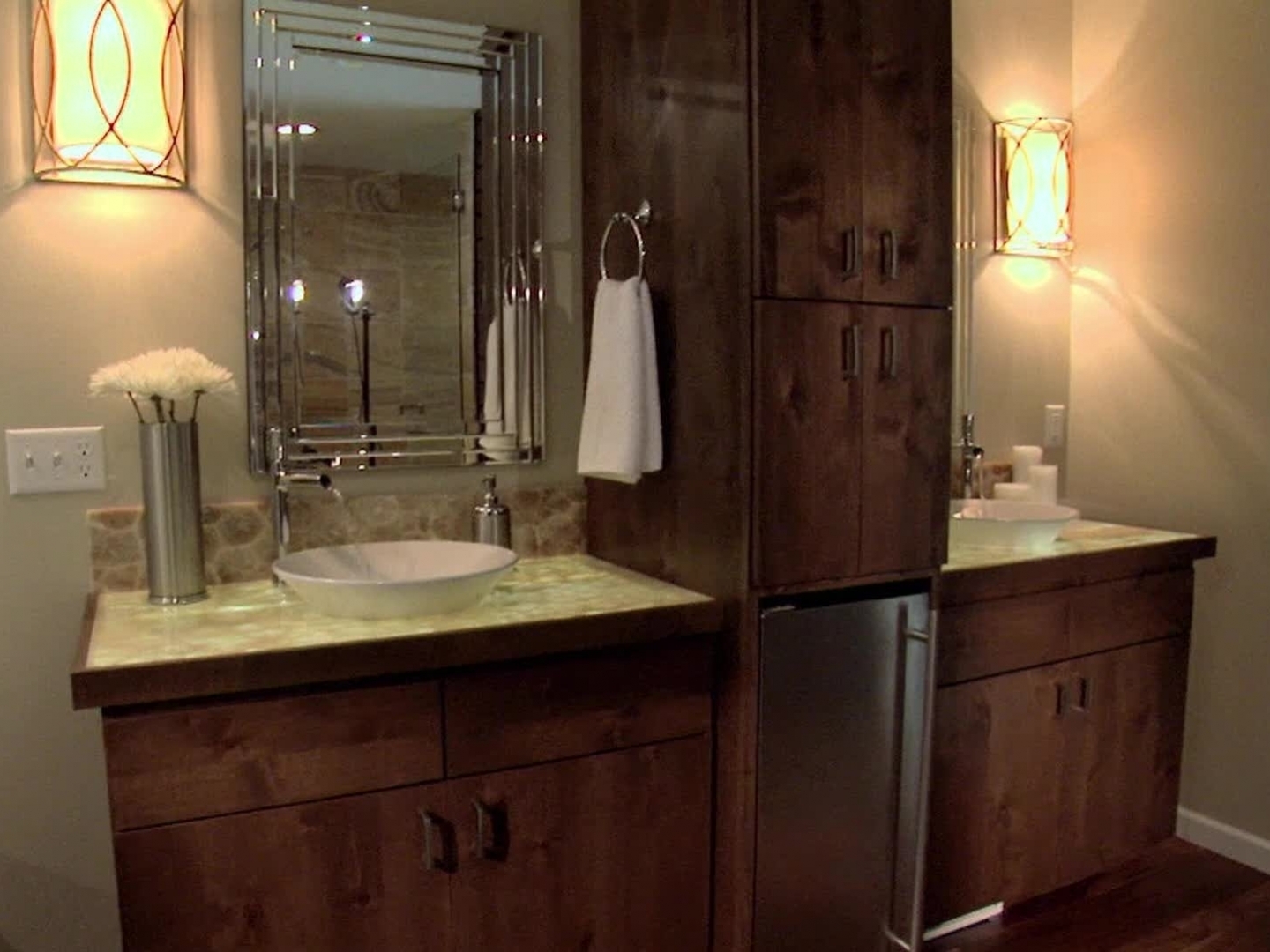 Prime Video: Bath Crashers - Season 12