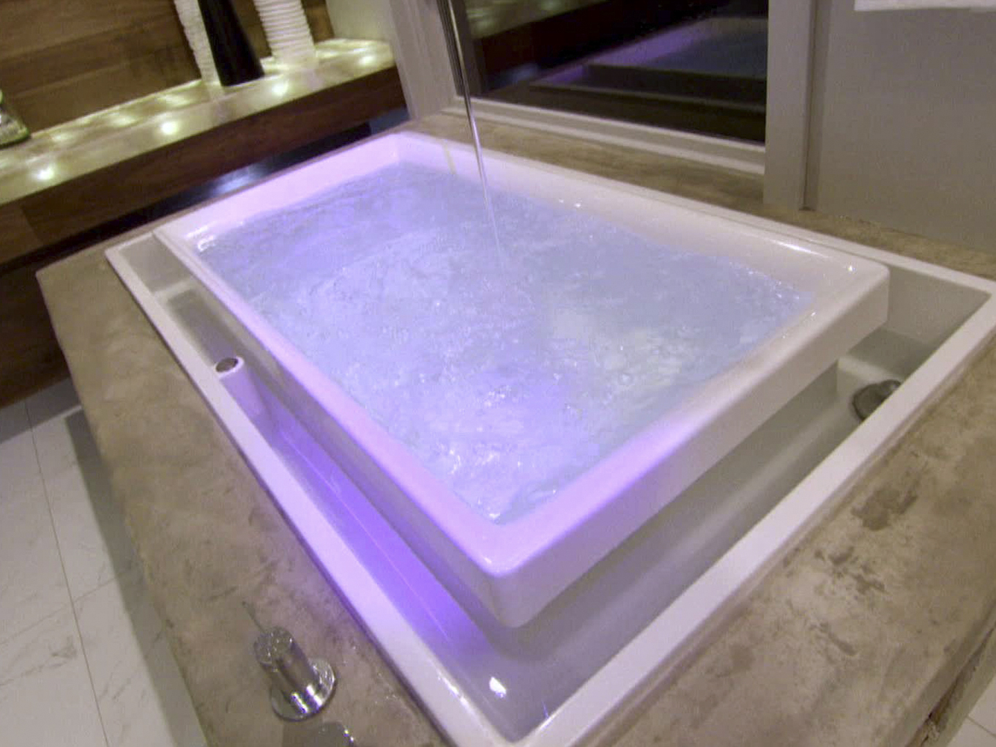 Prime Video: Bath Crashers - Season 3