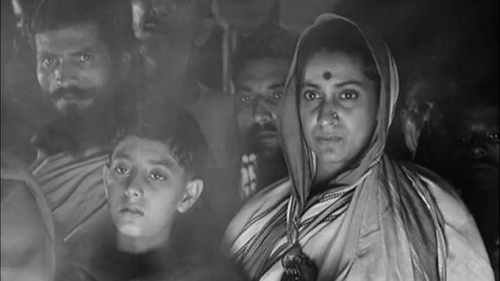 Amazon.com: Aparajito : Pinaki Sengupta, Smaran Ghosal, Satyajit Ray ...