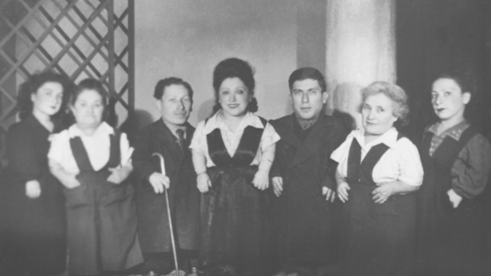 Prime Video: Warwick Davis & The Seven Dwarfs of Auschwitz