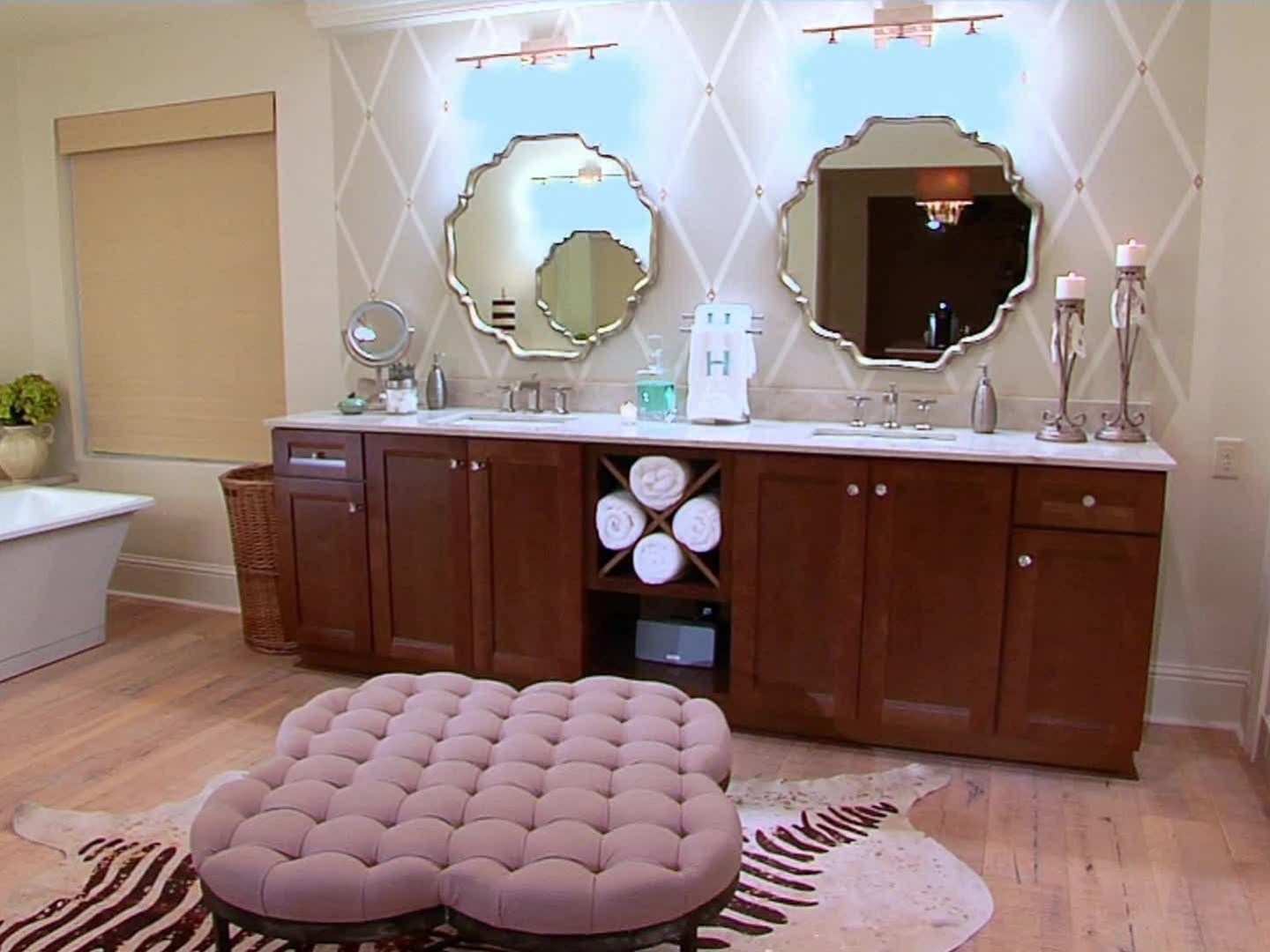 Prime Video: Bath Crashers - Season 11