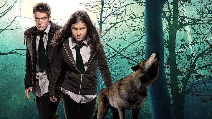 Wolfblood Maddy And Rhydian In Wolf Form