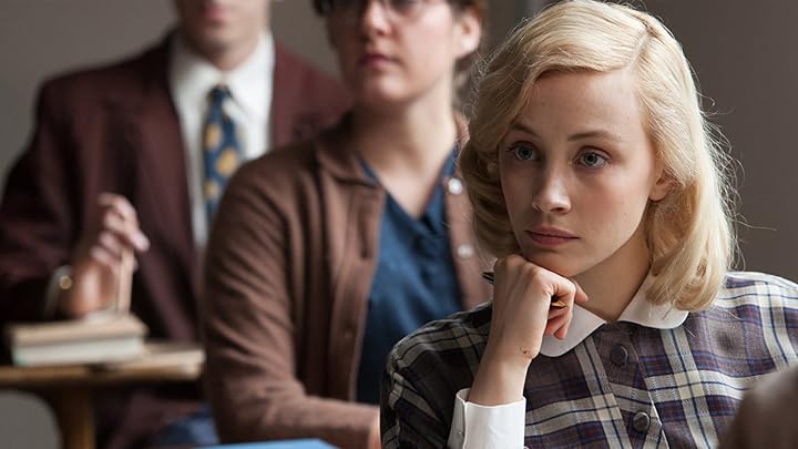 Indignation : Sarah Gadon, Logan Lerman, Tracy Letts, Linda Emond ...