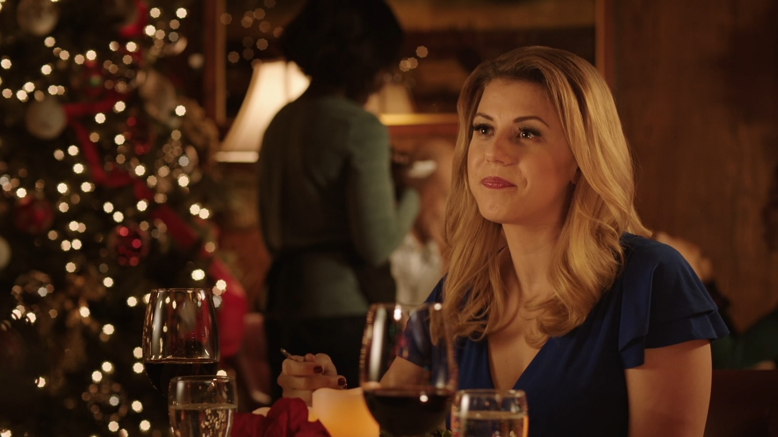 ELIZABETH MITCHELL In THE CHRISTMAS CLUB (2019), Directed By JEFF ...