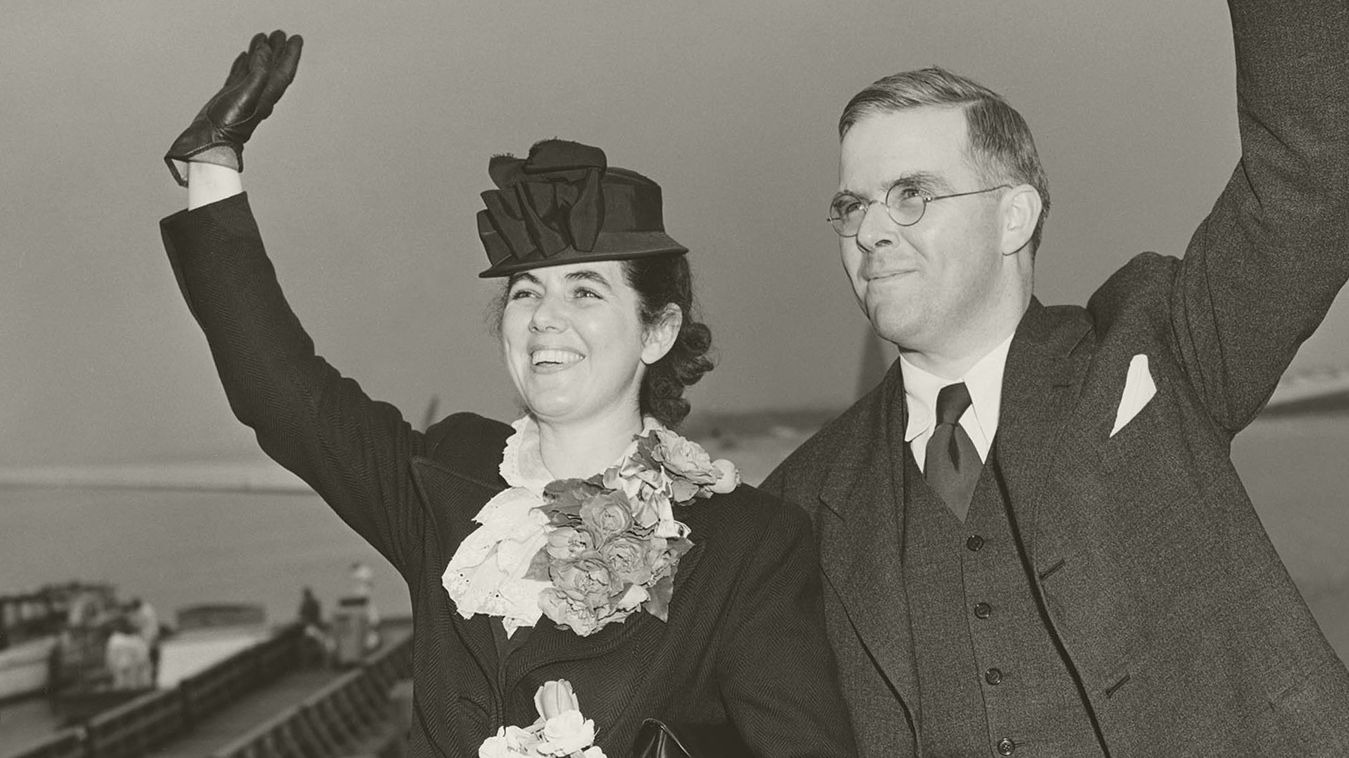 Amazon.com: Defying the Nazis: The Sharps' War : Tom Hanks, Marina ...