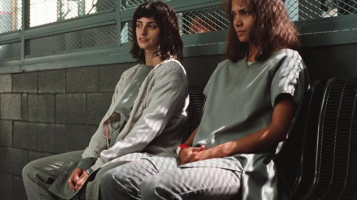 Amazon.com: Gothika : Halle Berry, Robert Downey Jr., Charles S. Dutton ...