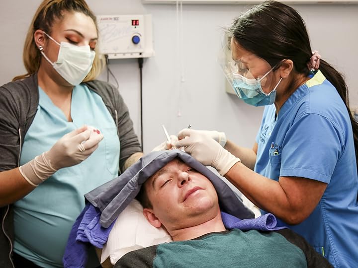 Prime Video: Dr. Pimple Poper - Season 2