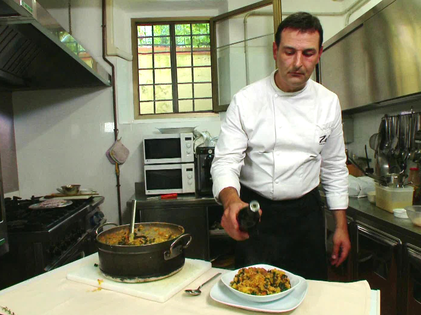 Prime Video: Bizarre Foods: Delicious Destinations - Season 1