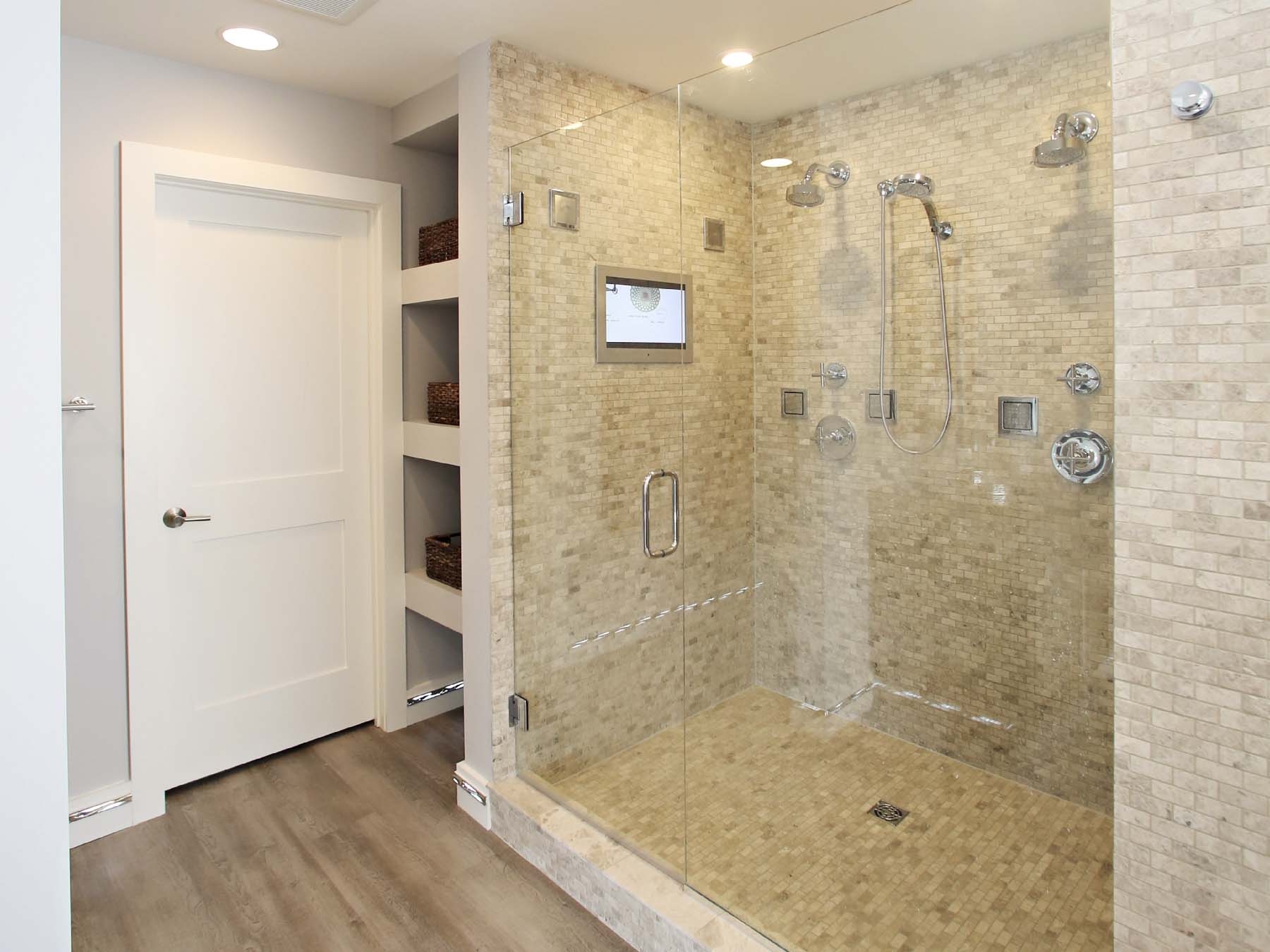 Prime Video: Bath Crashers - Season 10