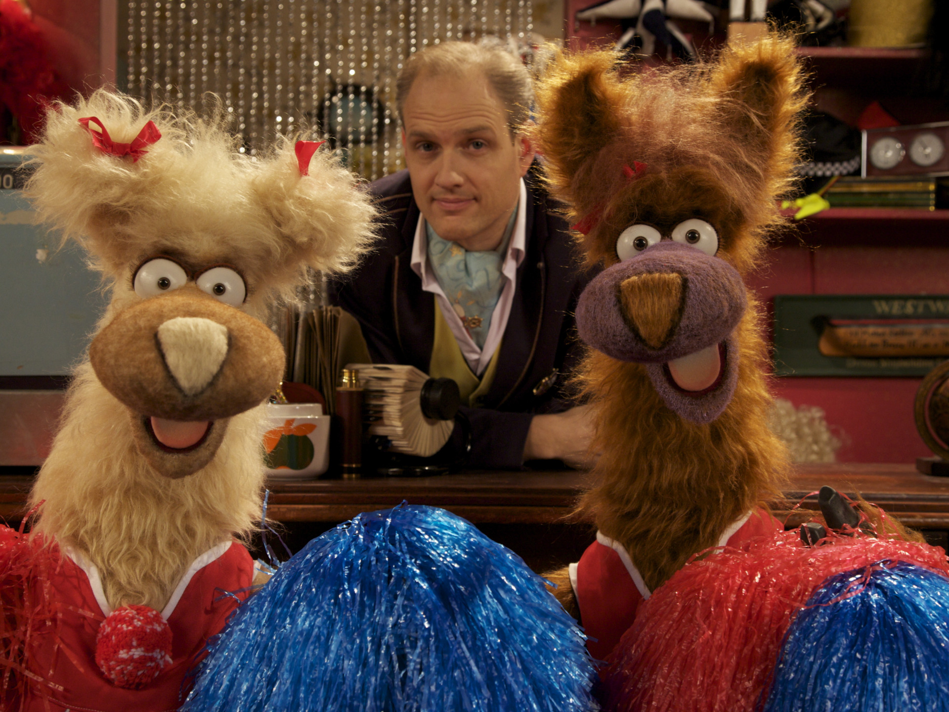 Prime Video: Nuzzle & Scratch - Frock n Roll