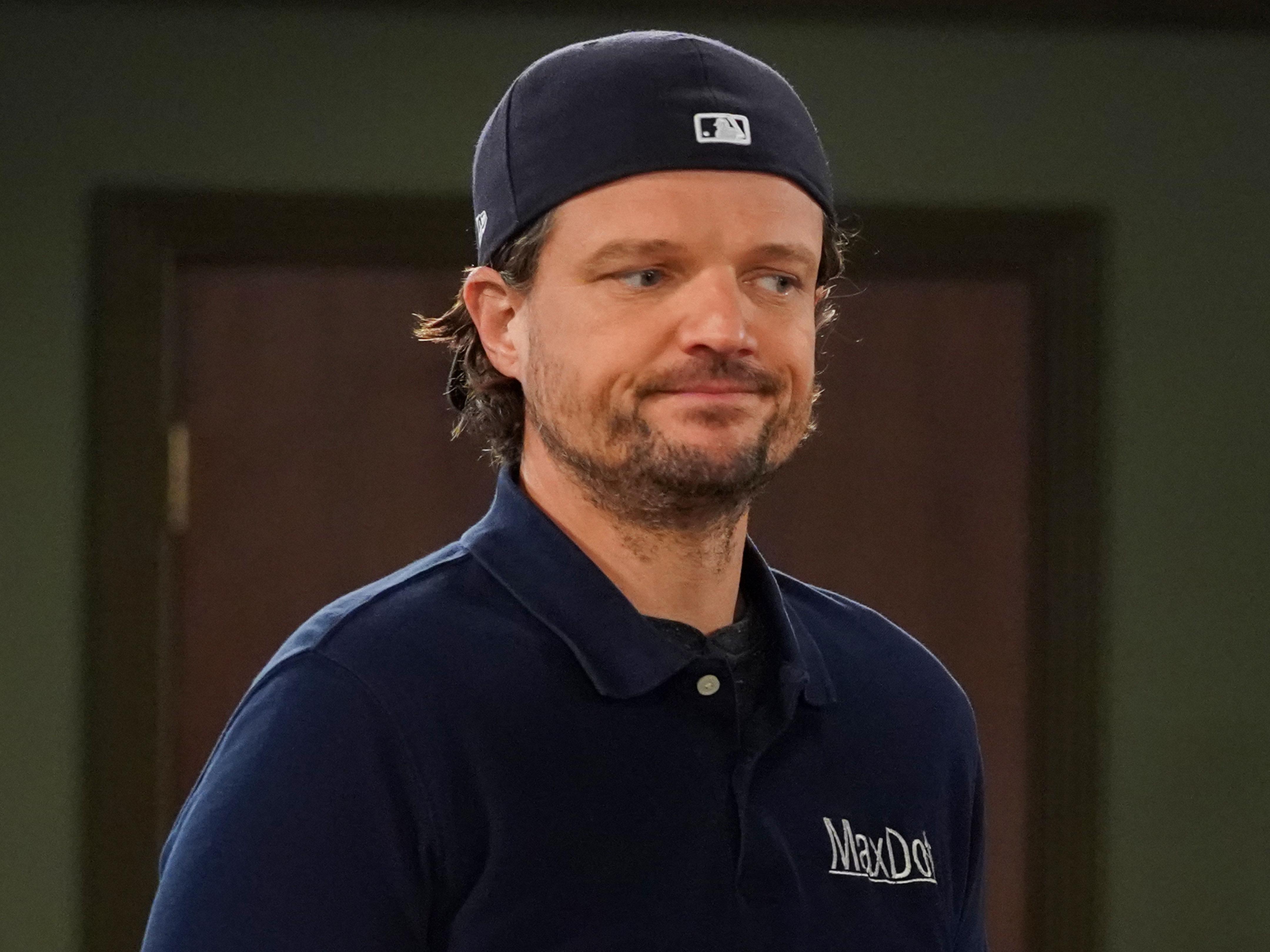 Prime Video: Bob Hearts Abishola - Season 3