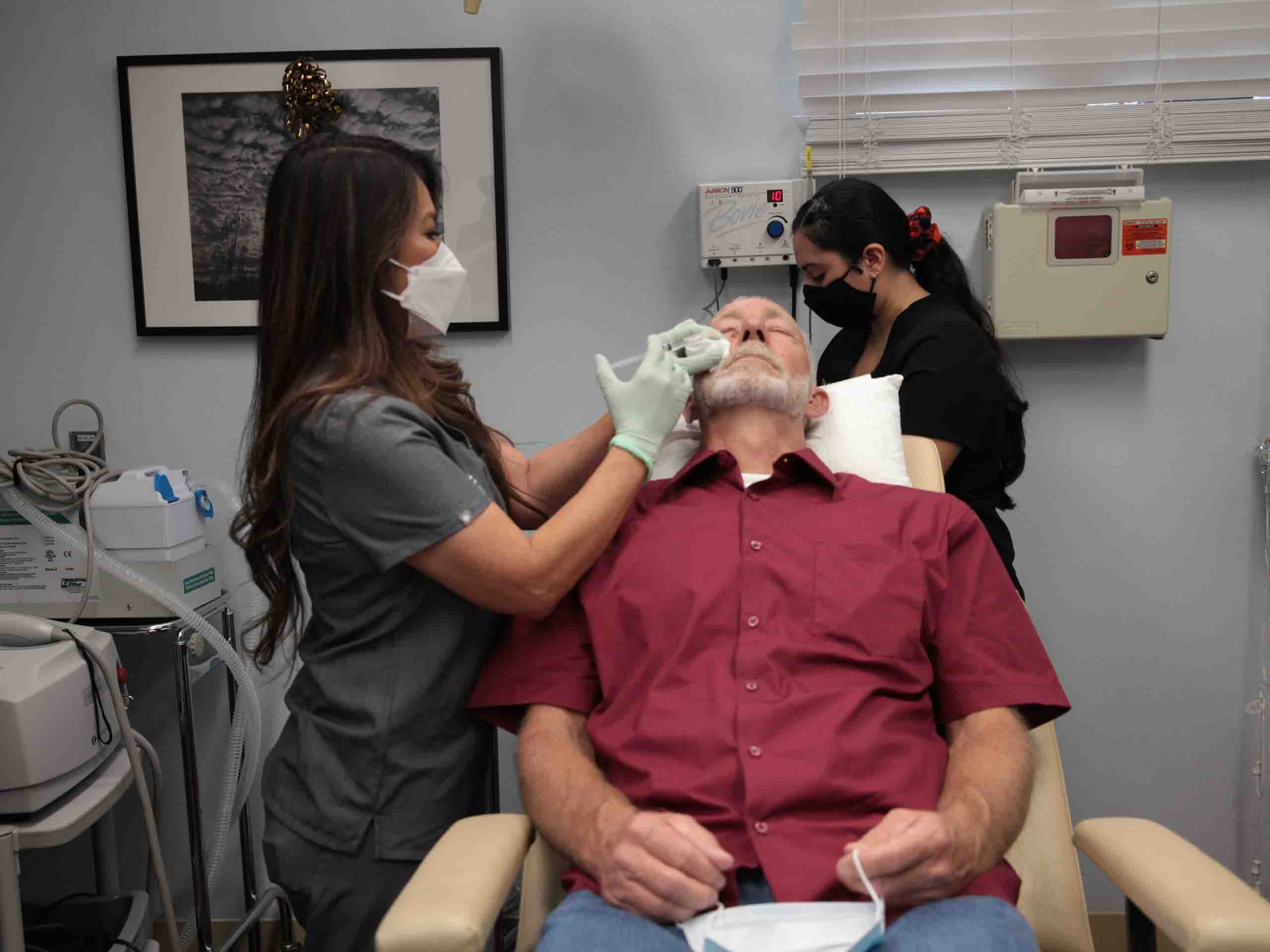 Prime Video: Dr. Pimple Popper - Season 7