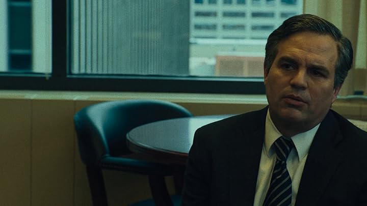 Amazon.com: Dark Waters : Mark Ruffalo, Anne Hathaway, Tim Robbins, Bill Camp, Victor Garber ...