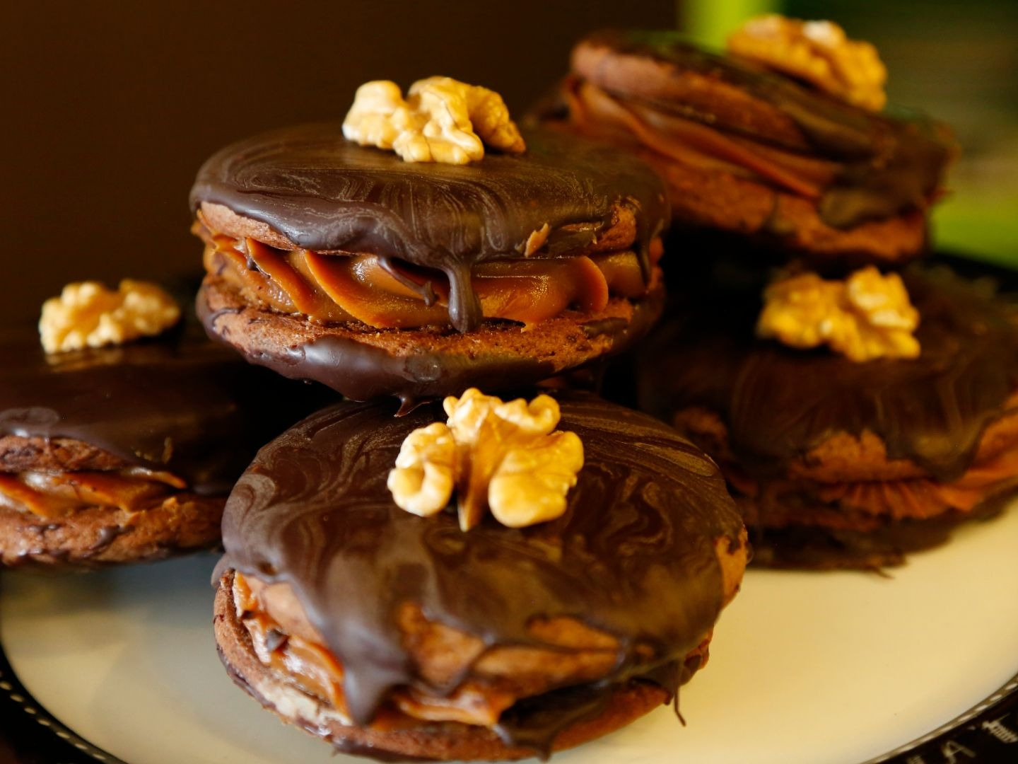 Prime Video: Bizarre Foods: Delicious Destinations - Season 2