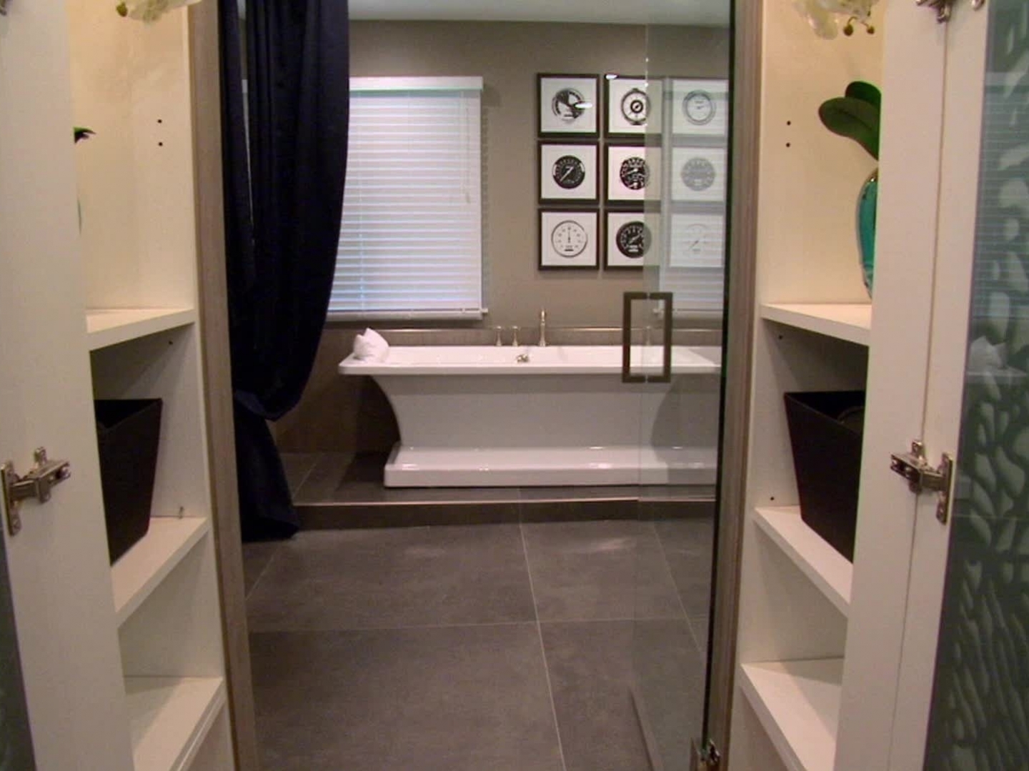 Prime Video: Bath Crashers - Season 10