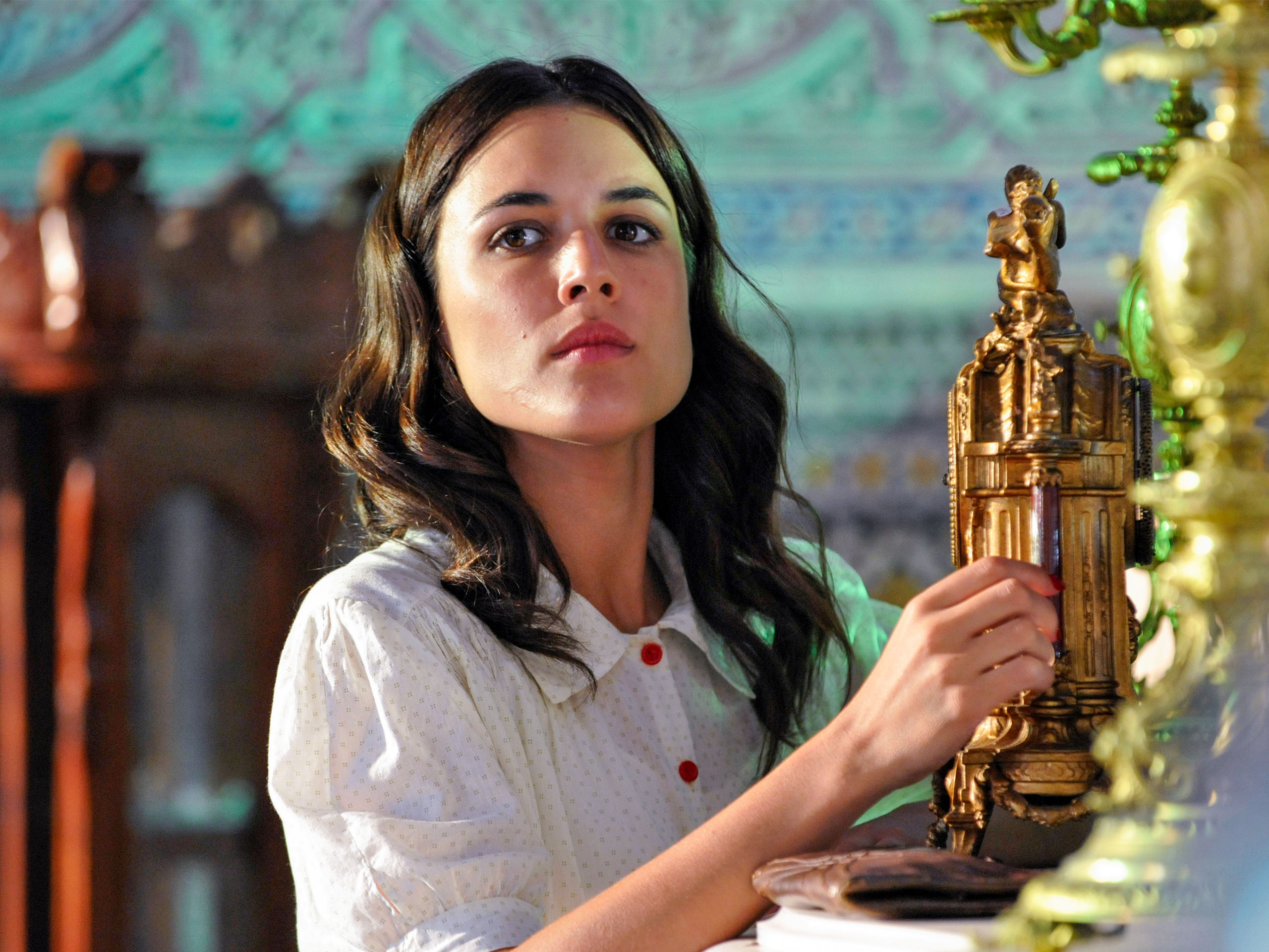 Prime Video: The Time In Between, Season 1