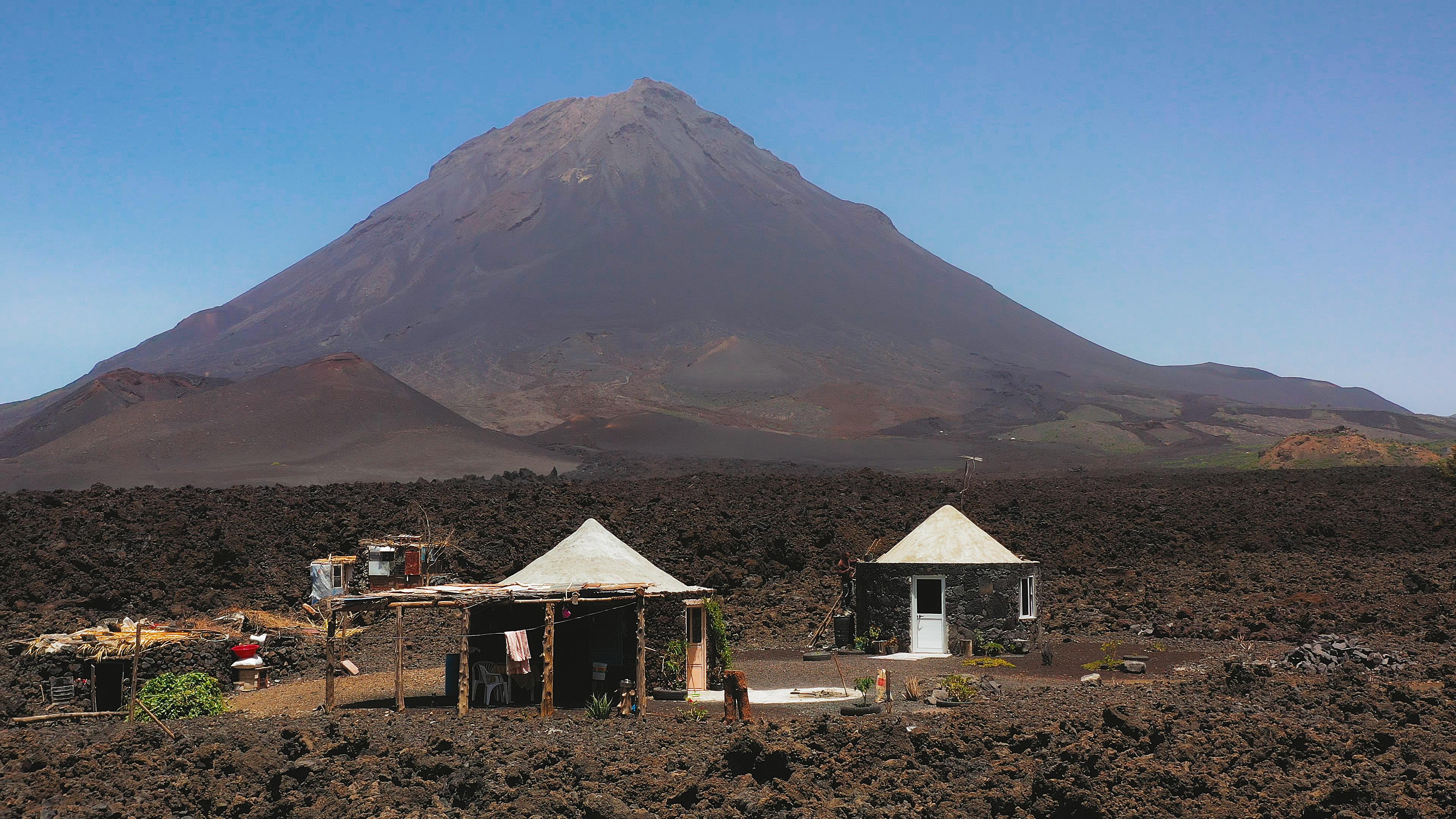 Prime Video: Living With Volcanoes