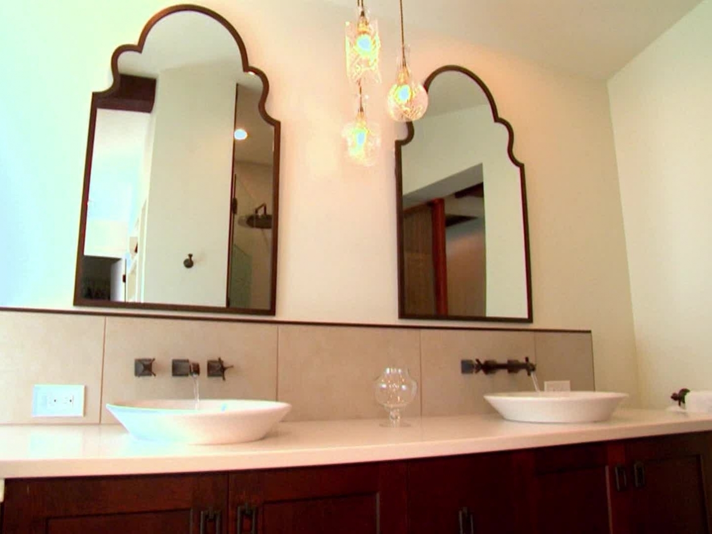 Prime Video: Bath Crashers - Season 10