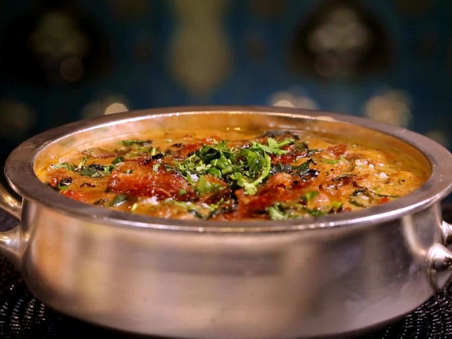 Prime Video: Bizarre Foods: Delicious Destinations - Season 6