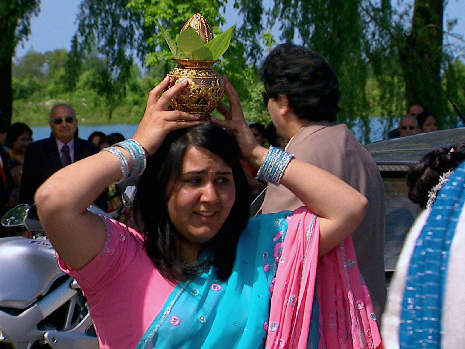 Prime Video: Rich Bride, Poor Bride