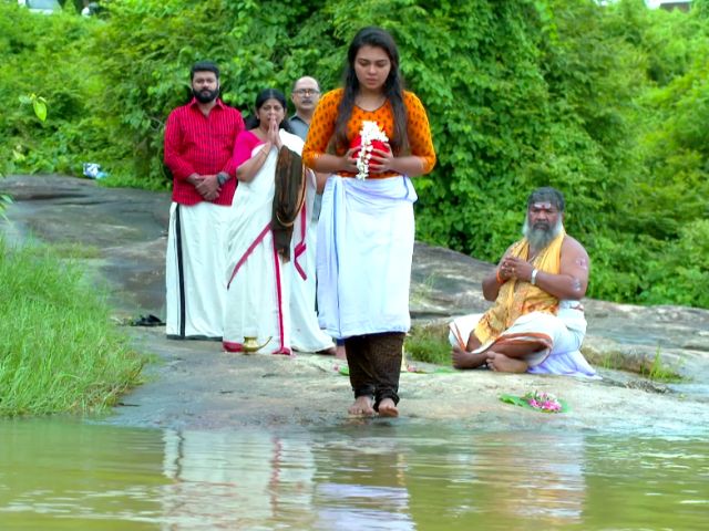 Prime Video: Thumbapoo Season 1