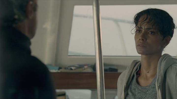 Amazon.com: Dark Tide : Halle Berry, Olivier Martinez, Ralph Brown, Amy Sorlie, Ronnie ...