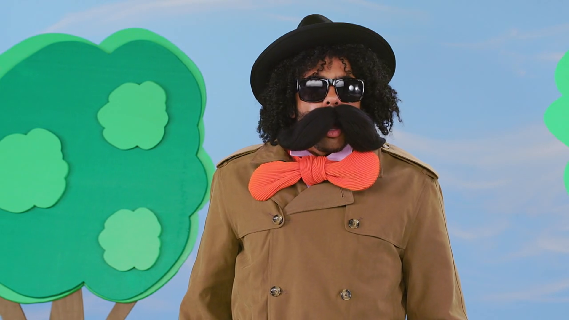 Amazon.com: Sesame Street: Elmo's World - Elmo Explores : Ryan Dillon ...