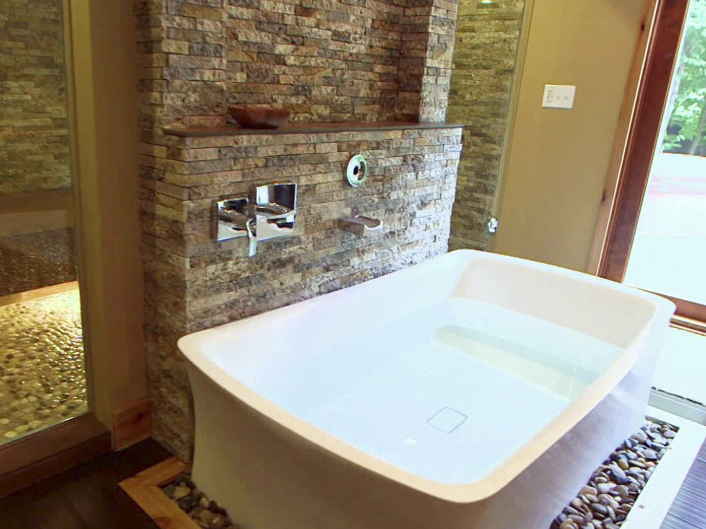 Prime Video: Bath Crashers - Season 8