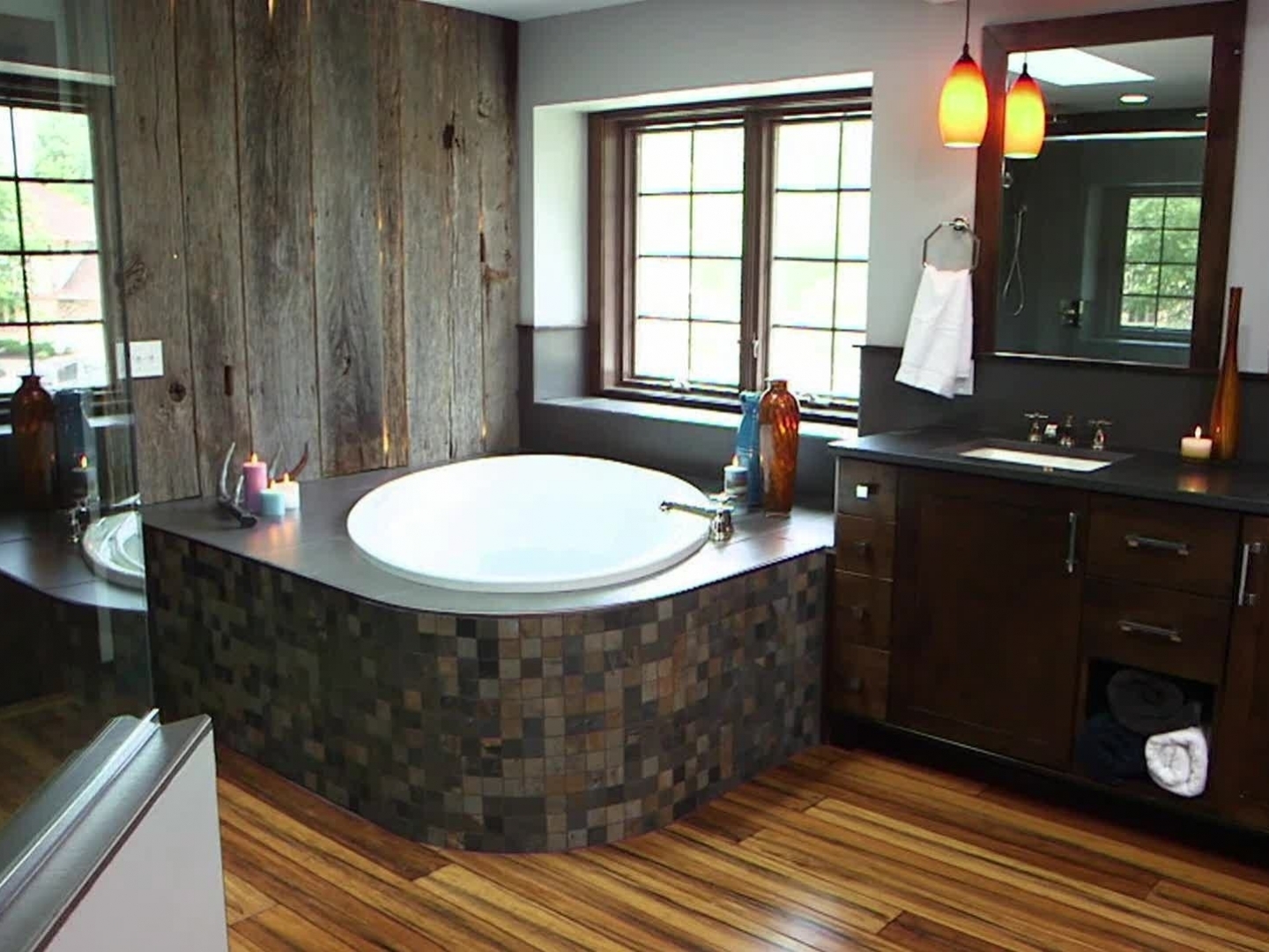 Prime Video: Bath Crashers - Season 10