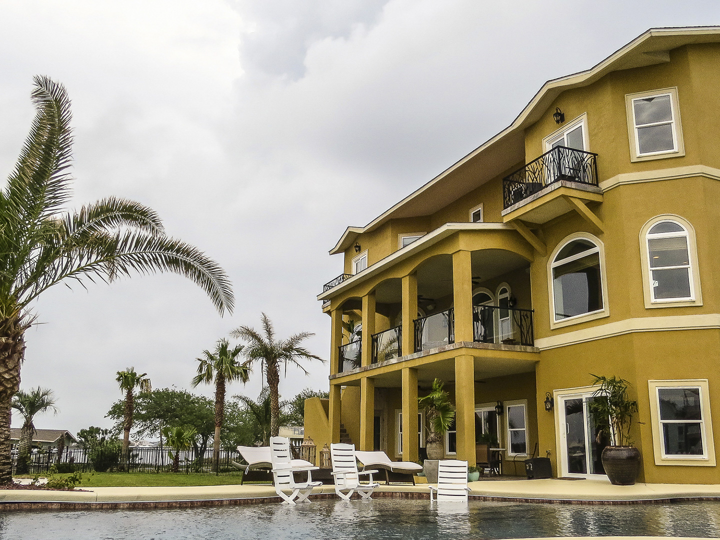 Prime Video: Buying the Beach - Season 1