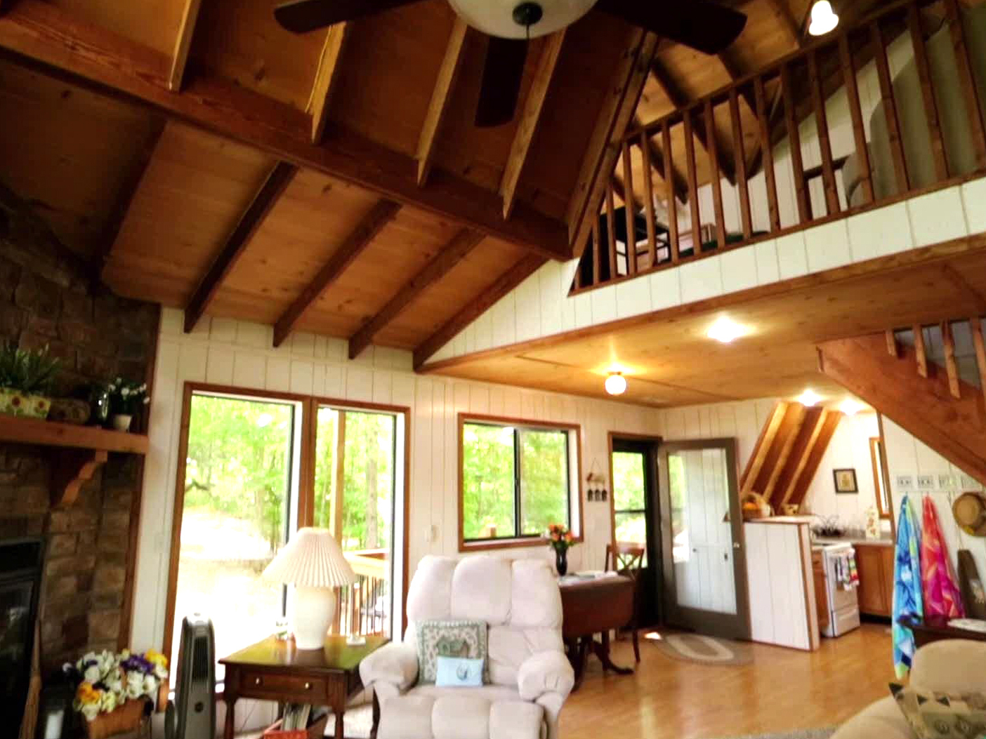 Prime Video: Lakefront Bargain Hunt - Season 1