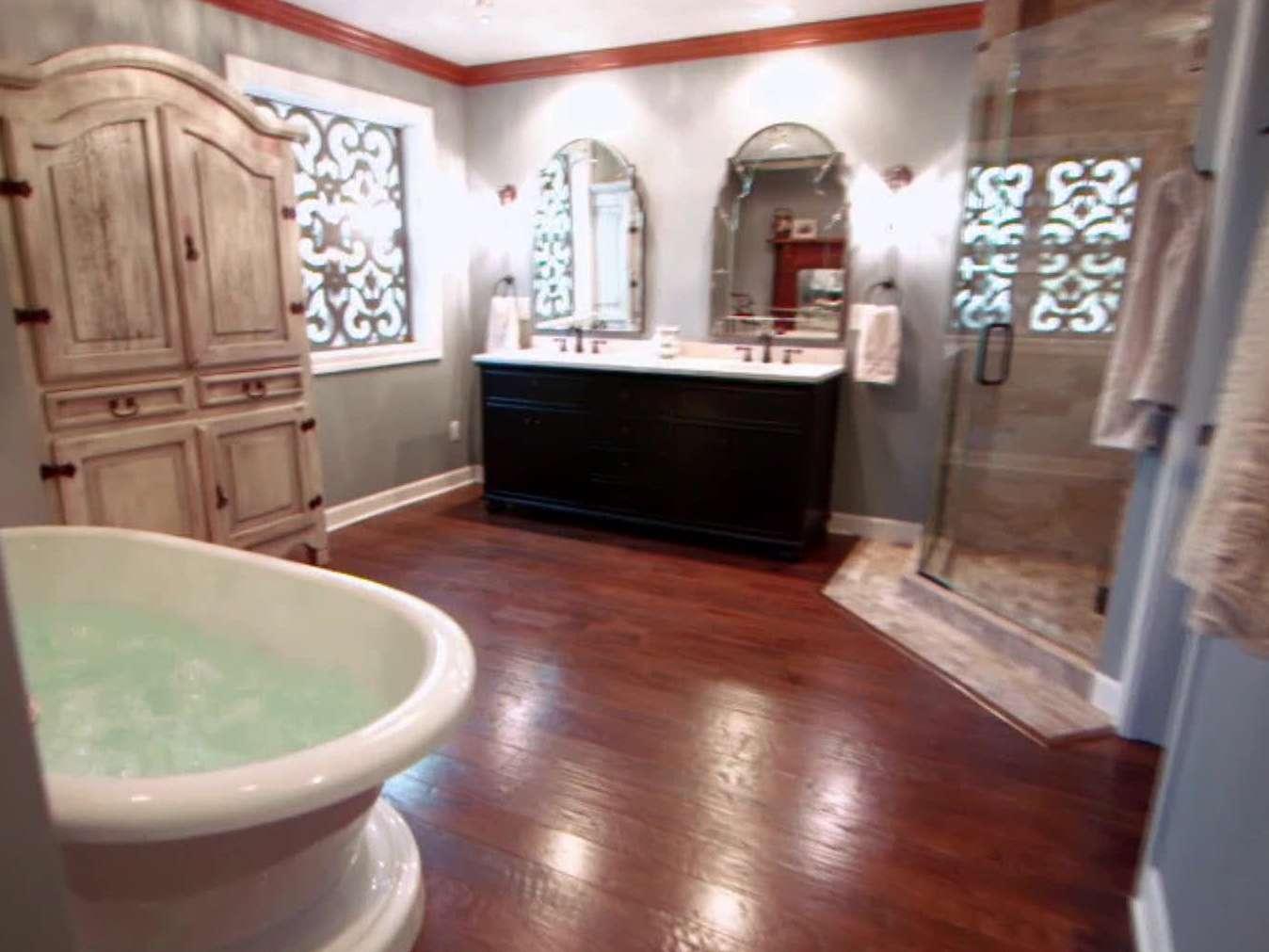 Prime Video: Bath Crashers - Season 7