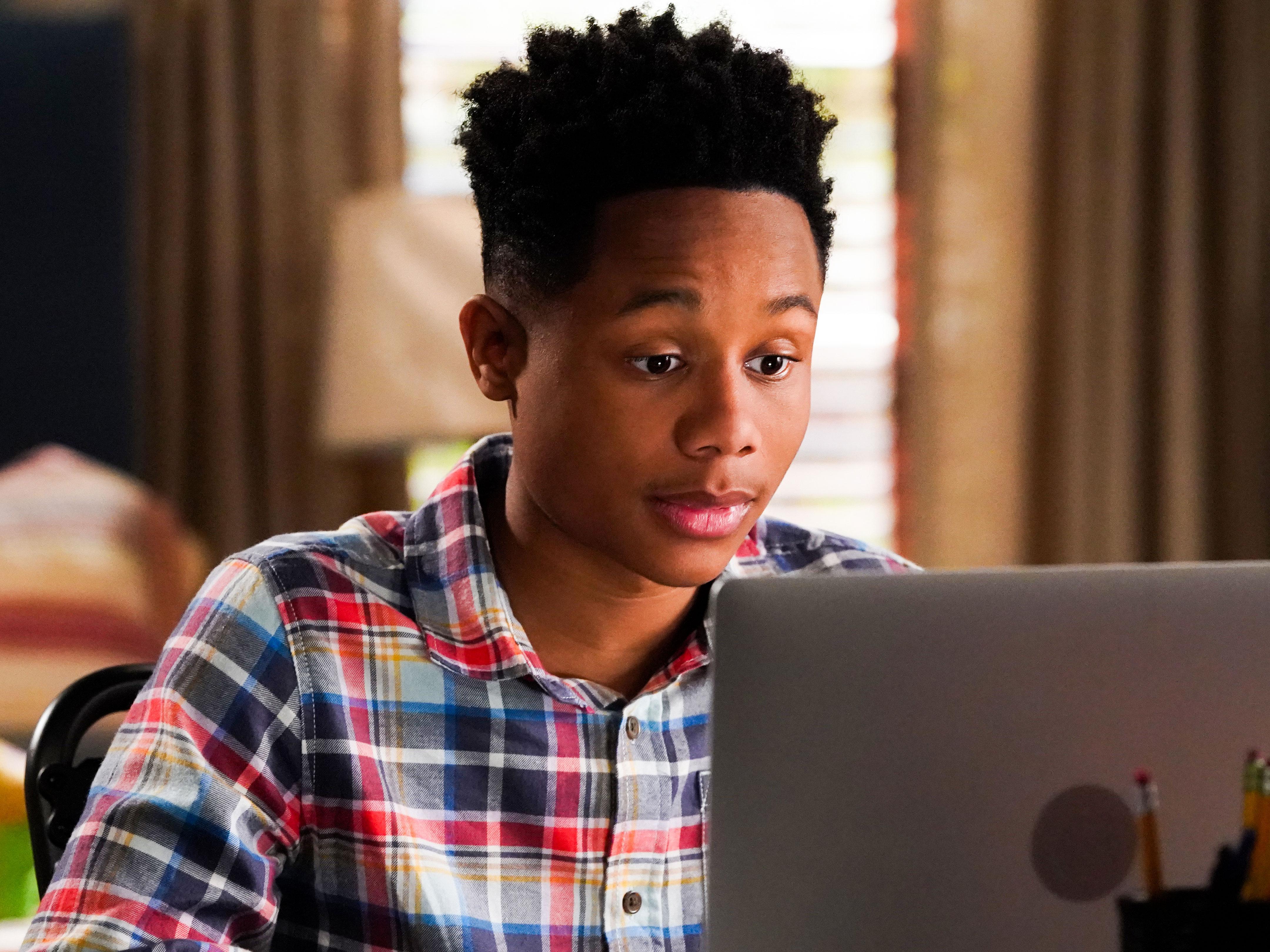 Prime Video: Bob Hearts Abishola - Season 3