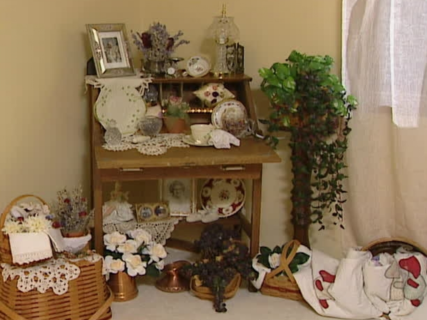 Prime Video: Decorating Cents - Season 4