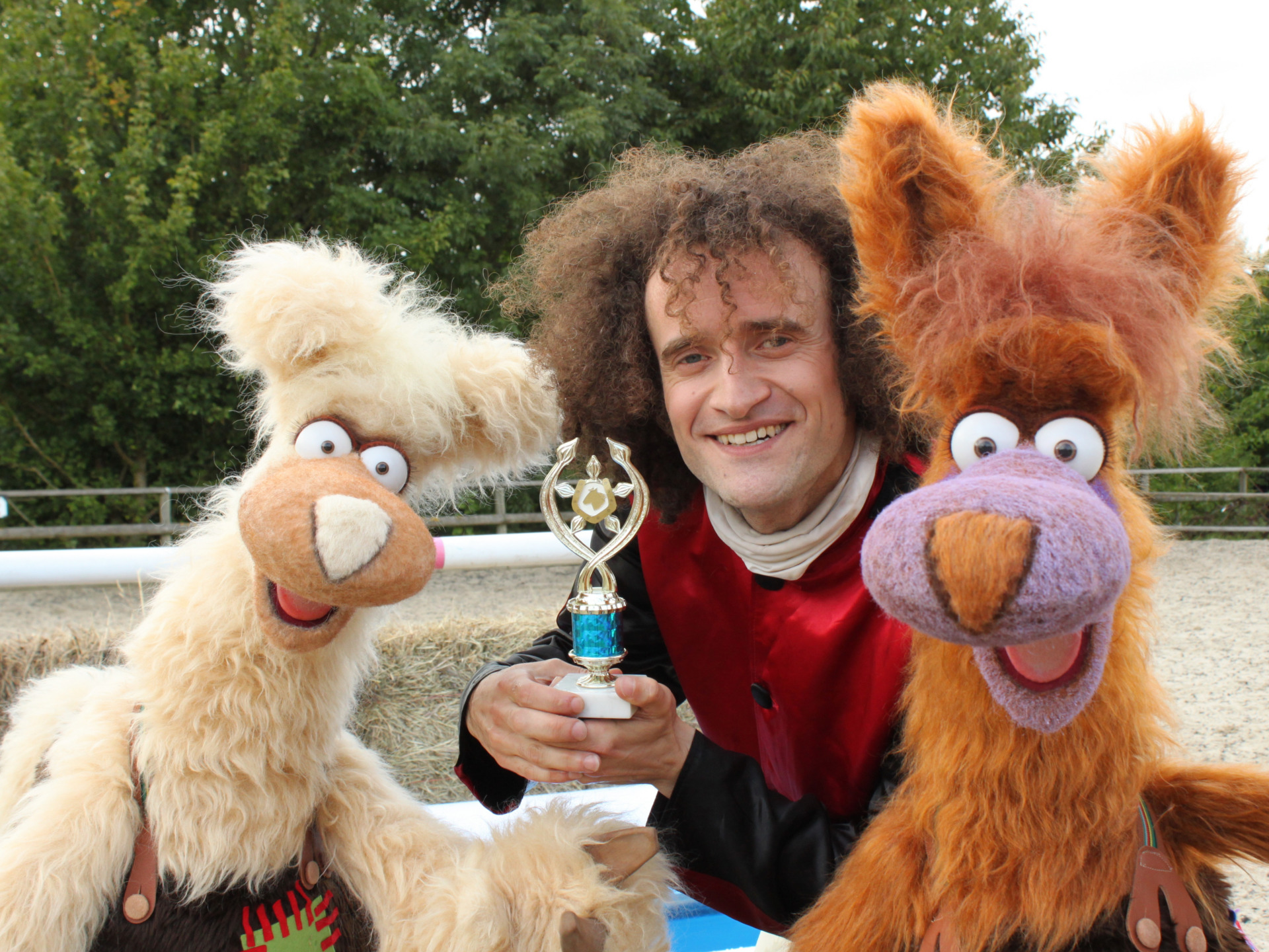 Prime Video: Nuzzle & Scratch - Frock n Roll